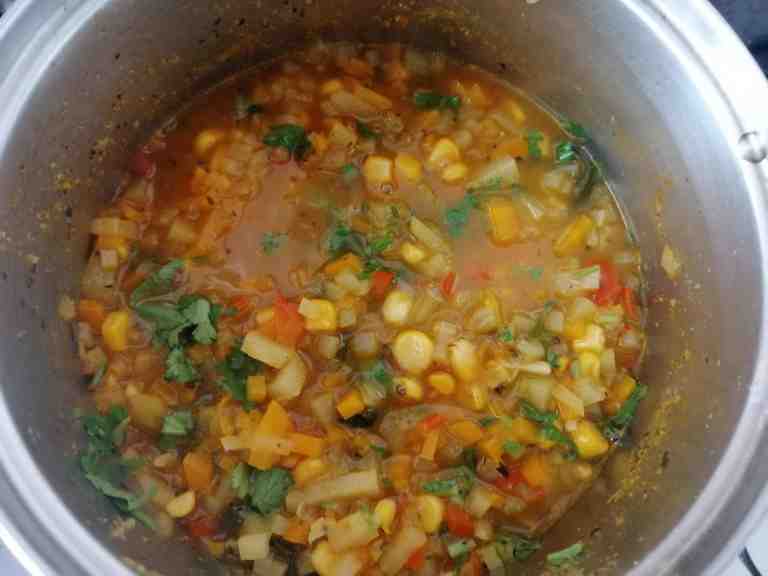 Frijoles cubases con carne de cerdo, acompañado con arroz blanco y ...