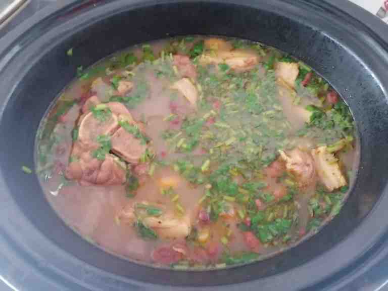 Frijoles cubases con carne de cerdo, acompañado con arroz blanco y ...